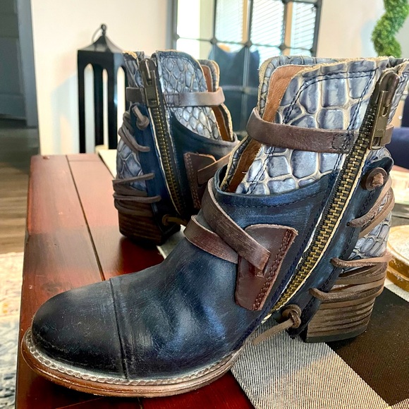 Freebird by Steven | Shoes | Freebird Boot Crue Navy Size 8 Worn A Couple Times In Amazing ...